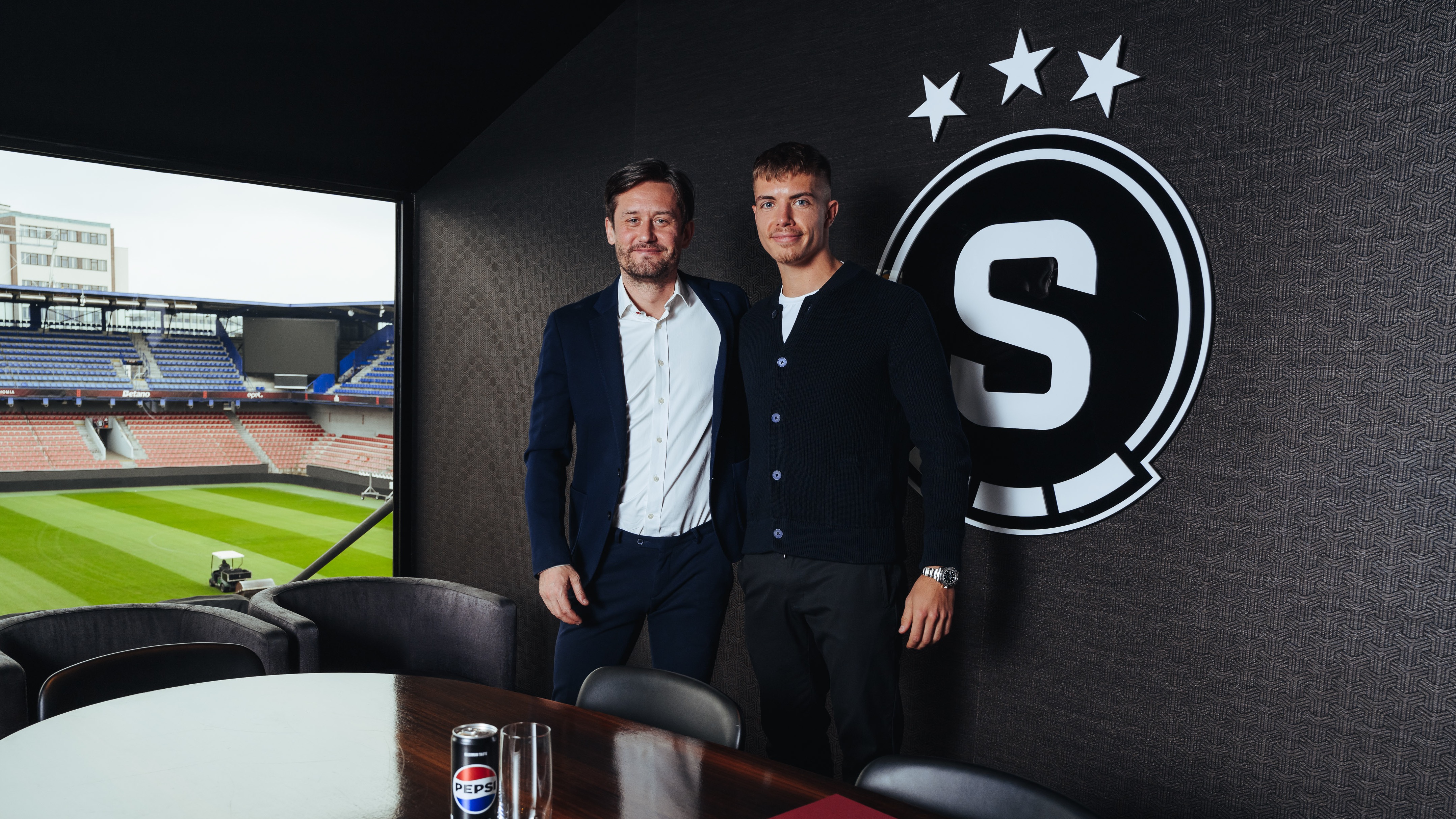 Smlouvy pro Suchomela, Ševínského a Vydru | sparta.cz